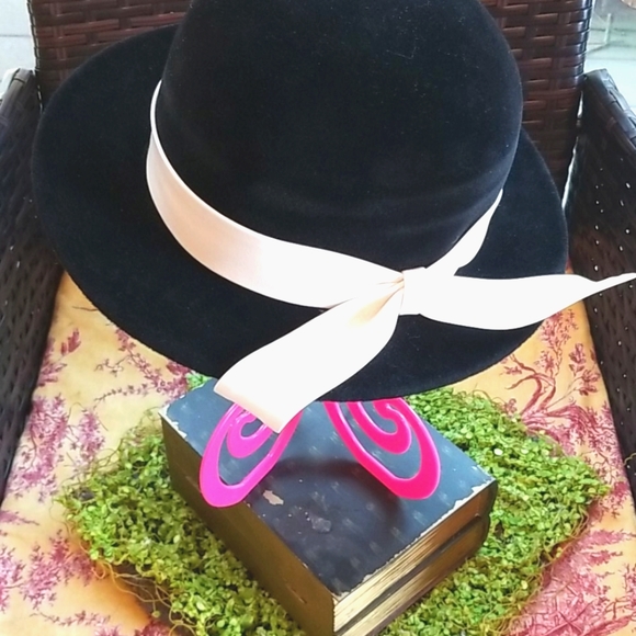 Vintage | Accessories | 6s Mr John Famous Hatmaker Classic Wool Bowler ...